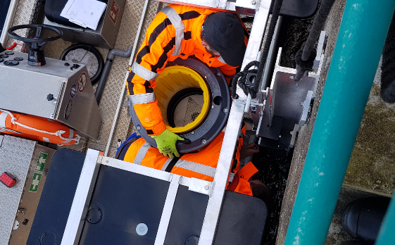 Waste management in Ports with the help of a floating bin - Wadden Sea ...